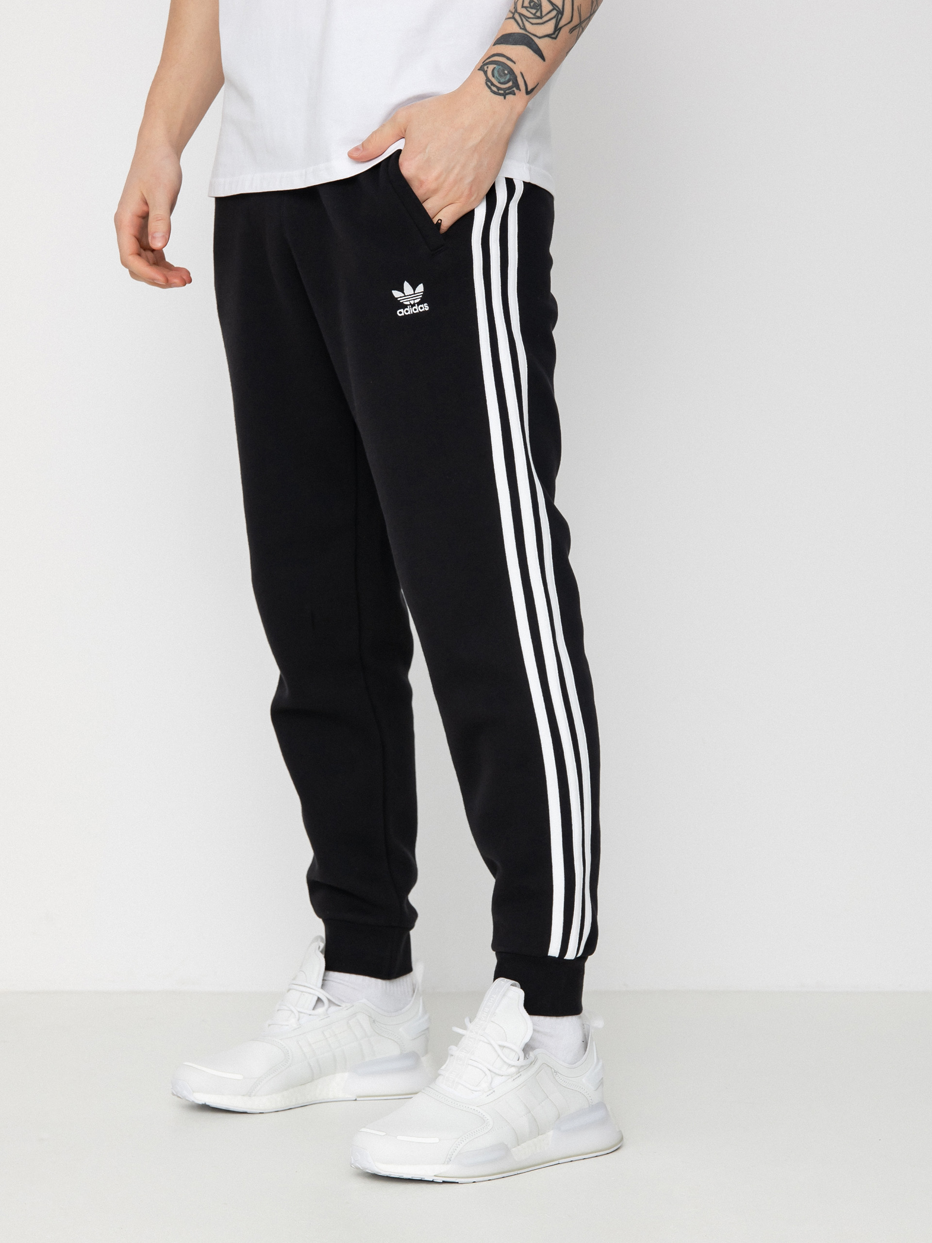 adidas Originals Панталони 3 Stripes Adicolor - черен (black)